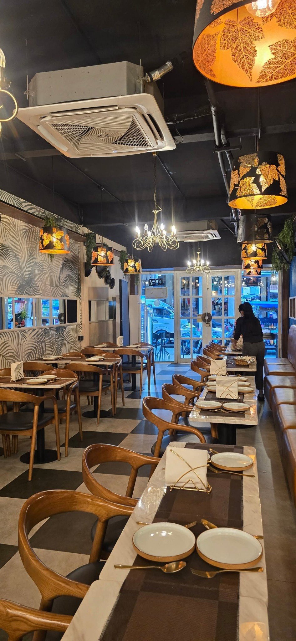 Fully Operational Restaurant near Walking Street – JimPropertyExperts